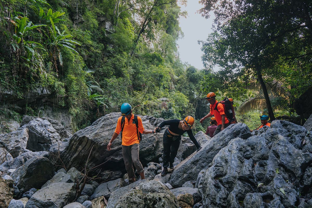 Hang Tien Cave Day Trek • Oxalis Adventure