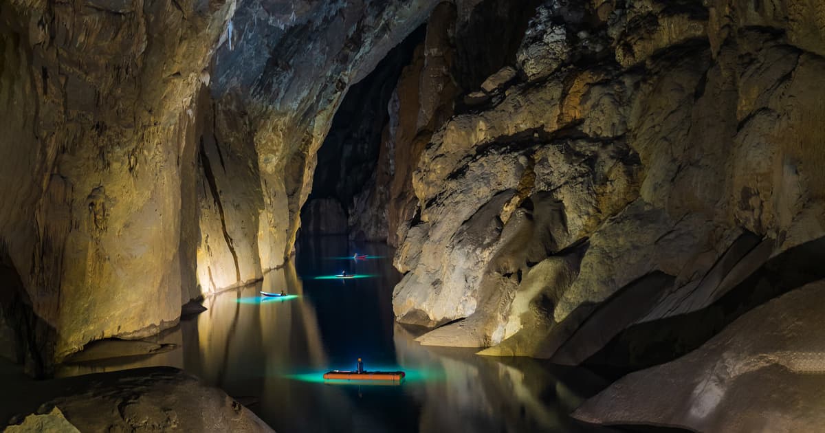 Dòng sông ngầm bên trong Hang Sơn Đoòng • Oxalis Adventure