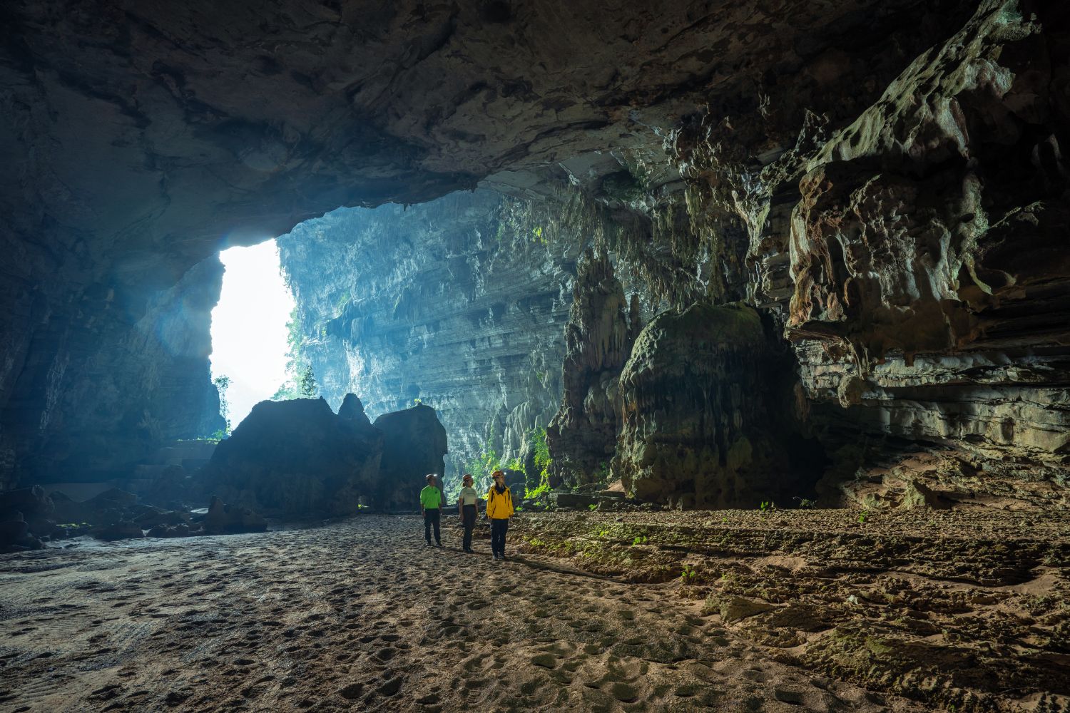 The mystery of Hang Tien Cave: inside the largest cave in Tu Lan
