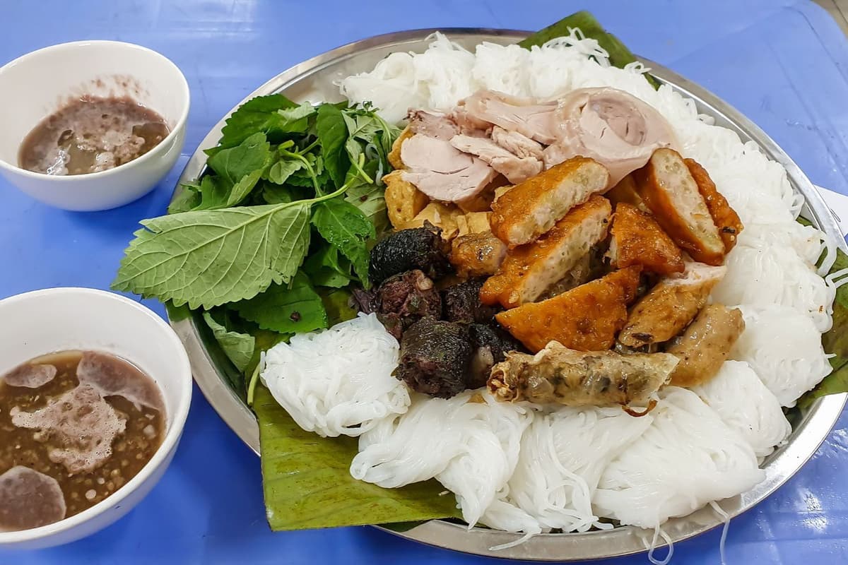 Taste 20 Delicious Vietnamese Foods You Must Try