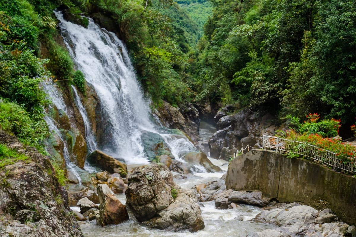 Visit Cat Cat Village: Sapa’s Most Scenic Ethnic Gem